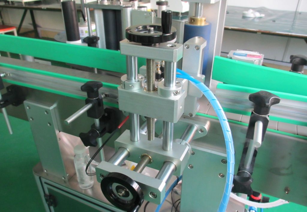 Automatic Round Bottles Cans Labeling Machine With Positioning System - VKPAK
