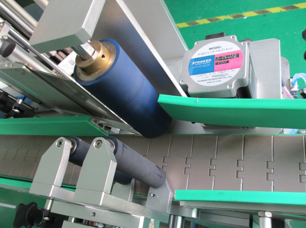 Automatic Round Bottles Cans Labeling Machine With Positioning System - VKPAK