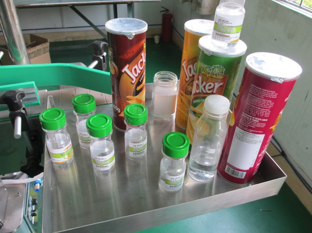 Automatic Round Bottles Cans Labeling Machine With Positioning System - VKPAK